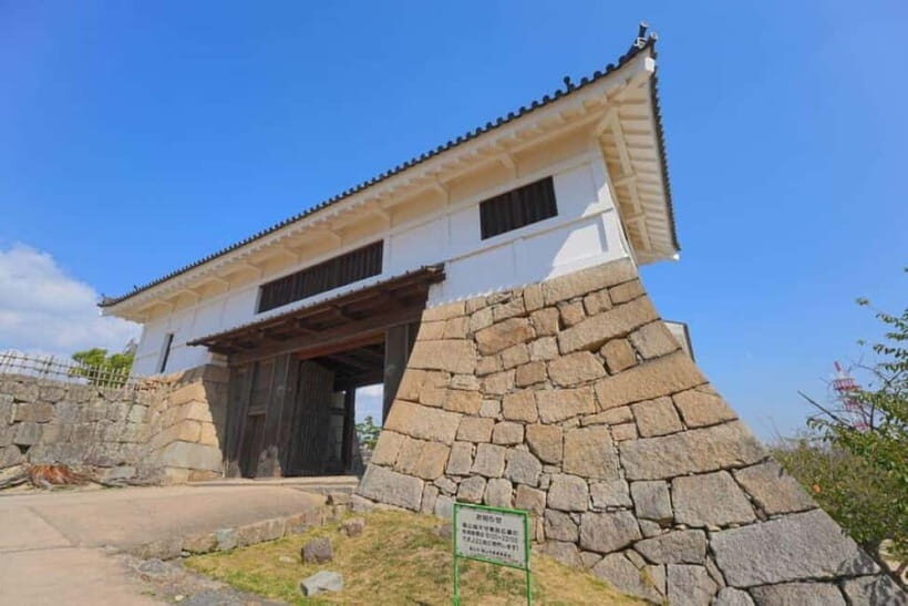 Hiroshma: Fukuyama Castle, Tomonoura & Sensui-jima Day Tour - Key Points