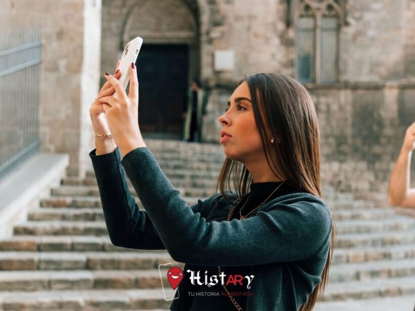 HistARy: Guided tour through the Gothic Quarter with Augmented Reality - The Experience: Tech Meets Comedy
