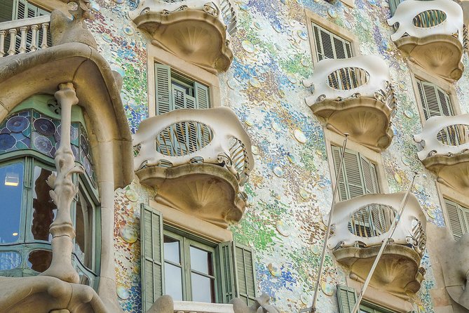 Historic Barcelona: Exclusive Private Tour with a Local Expert - Walking Through Barcelona’s Historic Heart
