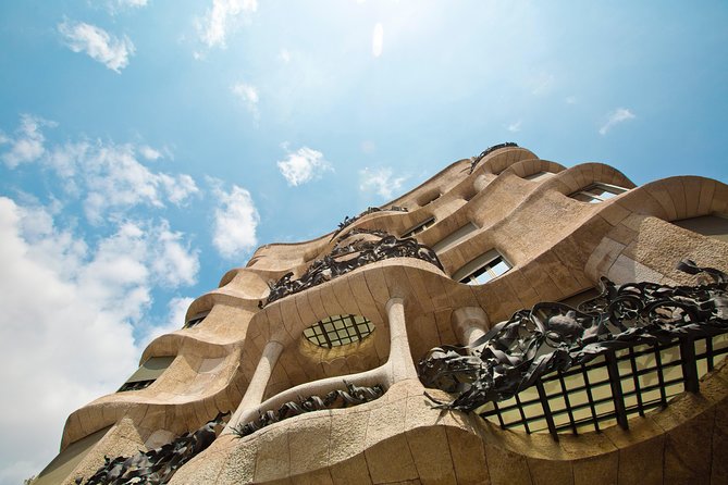 Historic Barcelona: Exclusive Private Tour with a Local Expert - Art and Culture on the Move