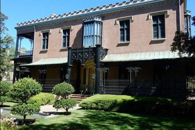 Historic Homes of Savannah Guided Walking Tour - Guide Performance and Guest Relations