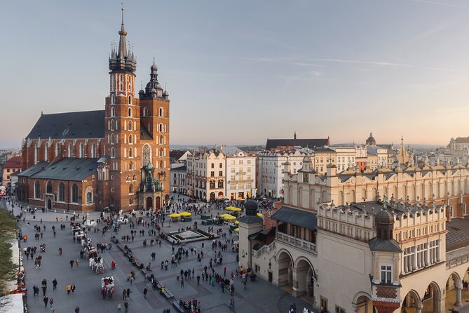 Historic Krakow : Old Town & Wawel Castle Walking Tour - Key Points