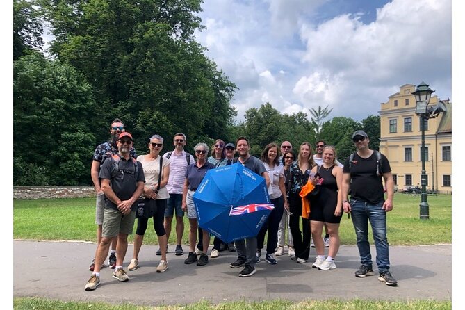 Historic Krakow : Old Town & Wawel Castle Walking Tour - Discovering Wawel Castle