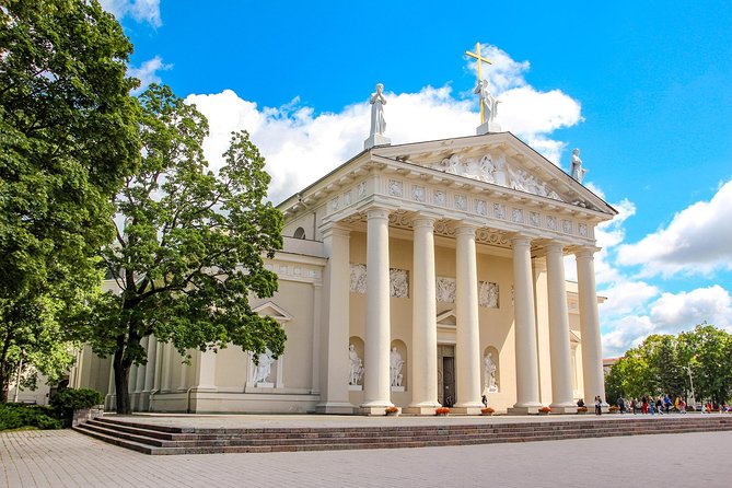 Historic Vilnius: Exclusive Private Tour with a Local Expert - Itinerary Breakdown and Why It Matters