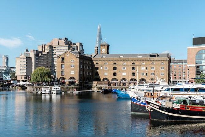 Historic walk of East Londons Wapping Docks and its famous Pubs - Introduction