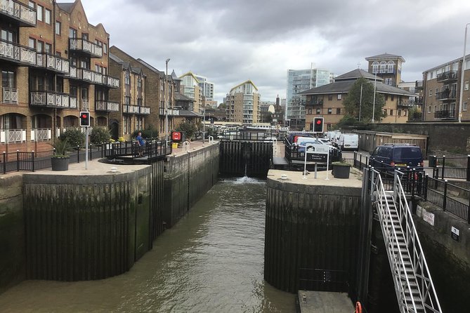 Historic walk of East Londons Wapping Docks and its famous Pubs - Who Should Book This Tour?