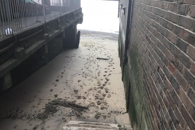 Historic walk of East Londons Wapping Docks and its famous Pubs - The Sum Up