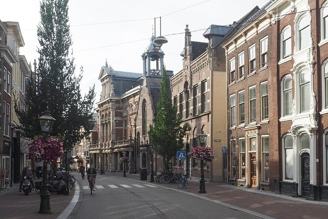 Historical Leiden: Private Tour with Local Guide - Exploring Leiden: A Deep Dive into History and Life