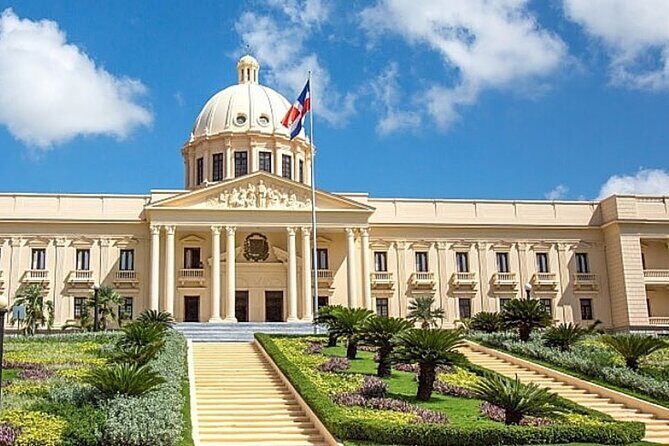 Historical Tour in the Colonial Zone - Authenticity and Community Connection