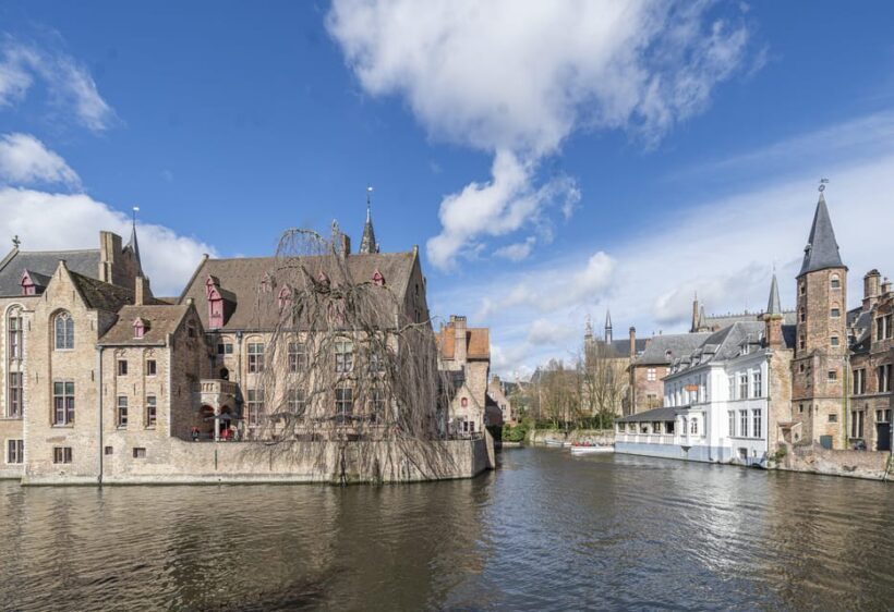 Historical walk in Bruges with local guide. Praline included - What Could Be Better?