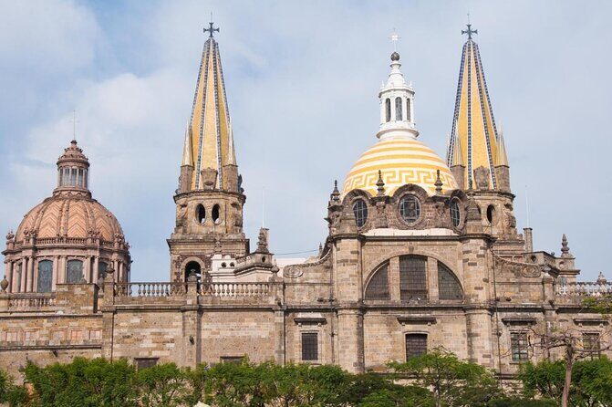History and Murals: Walking Tour Guadalajara - Key Points