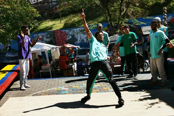 History and Street Art Tour in Comuna 13 - Exploring the Street Art