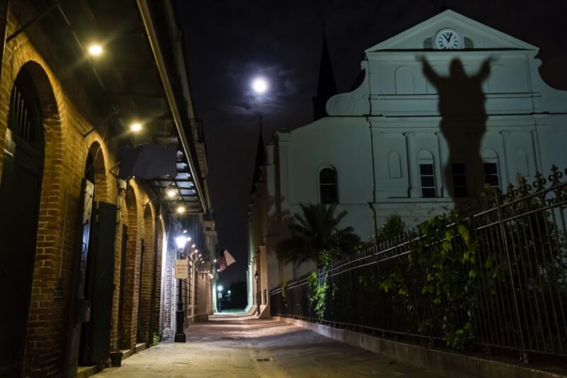 History and Supernatural expedition tour - The Value of a Haunted Walk Through New Orleans