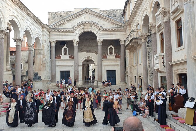 History Split Walking Tour in French - Small Group - Tour Details