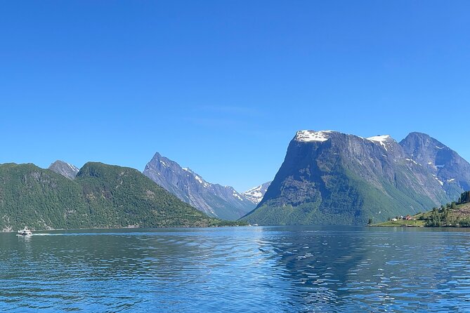 Hjørundfjord Fjord Tour Roundtrip from Ålesund - A Detailed Look at the Hjørundfjord Roundtrip Experience