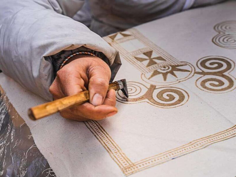 H'Mong traditional beeswax batik - The Crafting Process: Creating Your Batik