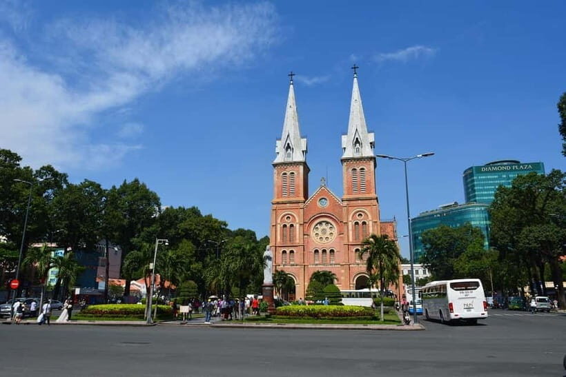Ho Chi Minh City: Guided Tour with Iconic Spots - Key Points