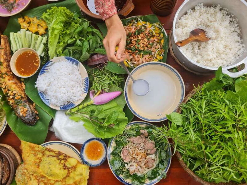 Ho Chi Minh City: Mekong Delta Day Trip with Lunch & Drinks - Refreshing Flavors and Relaxation