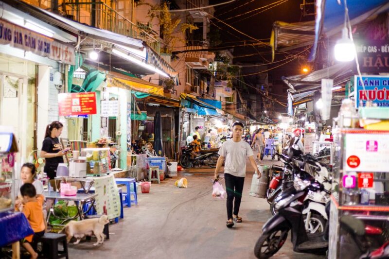 Ho Chi Minh City: Private Street Food Evening Walking Tour - What You Can Expect on This Food Tour