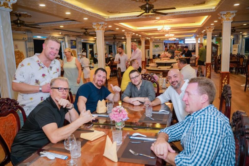 Ho Chi Minh City: Saigon River Dinner Cruise with Live Music - Key Points