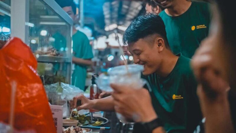 Ho Chi Minh City: Street Foodie Night Cycling Tour - Key Points