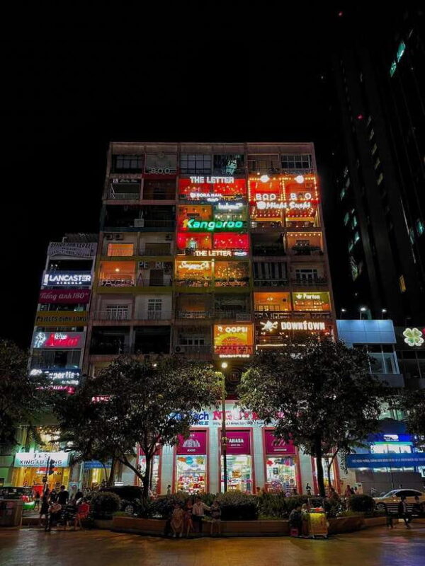 Ho Chi Minh Hop On Hop Off & Street Food Private Tour - The Itinerary in Detail