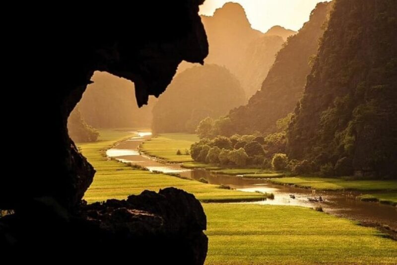 HOA LU - TAM COC - MUA CAVE -1 DAY TRIP BY LIMOUSINE - A Well-Rounded Itinerary for a Full Day