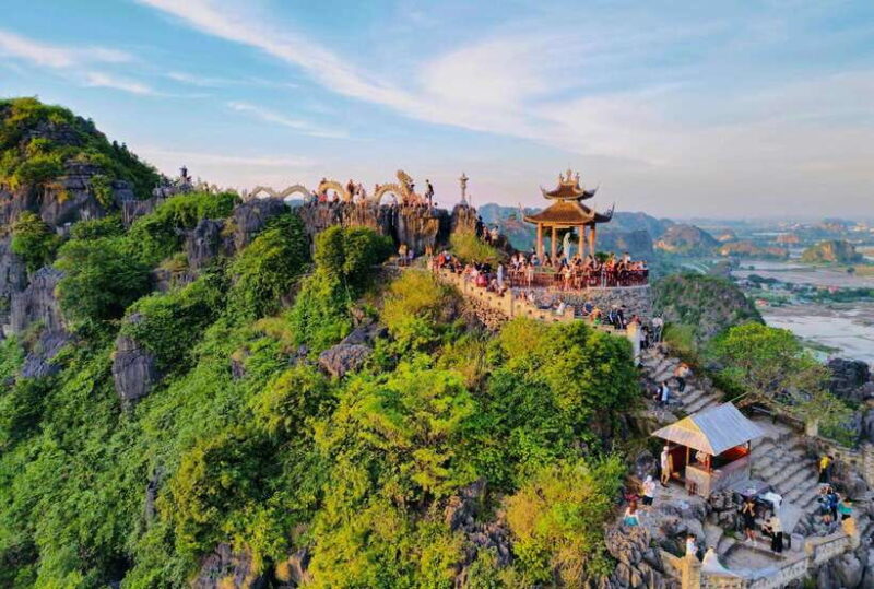 Hoa Lu, Tam Coc, & Mua Cave Day Trip with Lunch & Limousine - Indulging in Local Cuisine