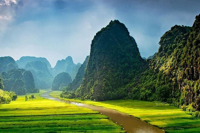 Hoa Lu - Tam Coc - Mua Cave Luxury Day Tour - Limousine Bus Transfer - Exploring Hoa Lu: The Ancient Capital
