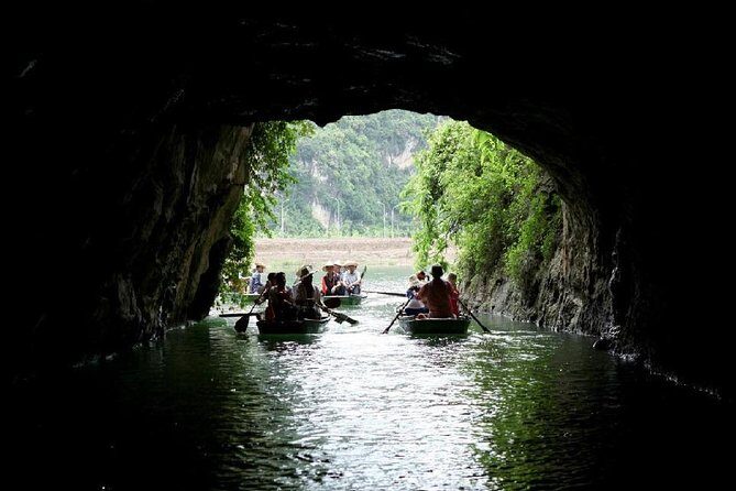 Hoa Lu & Tam Coc & Mua Cave Tour [Japanese guide, limousine bus, small boat boarding fee, lunch included] - A Closer Look at the Tour Experience