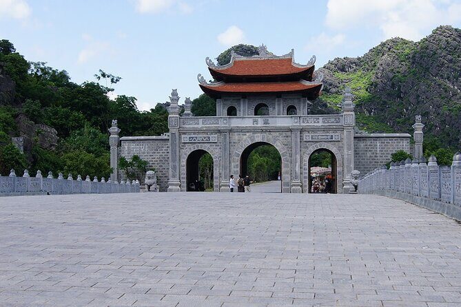 Hoa Lu & Tam Coc & Mua Cave Tour [Japanese guide, limousine bus, small boat boarding fee, lunch included] - FAQ: Practical questions about the Hoa Lu & Tam Coc & Mua Cave Tour