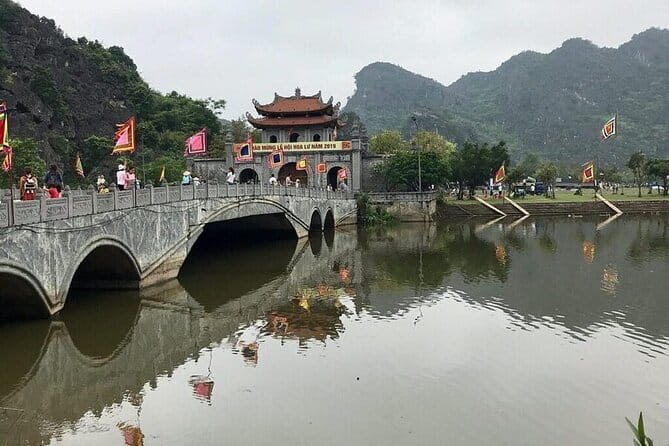Hoa Lu-Trang An Day Tour Depart From Hanoi With Limousine & Lunch - The Highlight: Trang An Boat Ride