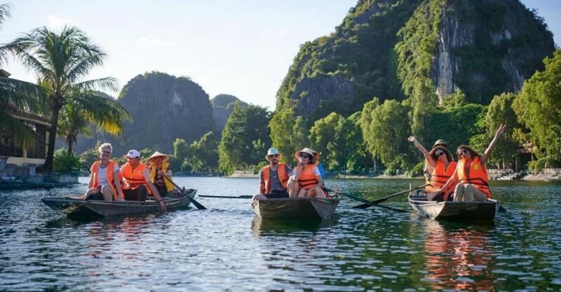 HOA LU - TRANG AN FULL DAY TRIP BY LIMOUSINE FROM HA NOI - The Showstopper: Trang An Boat Tour