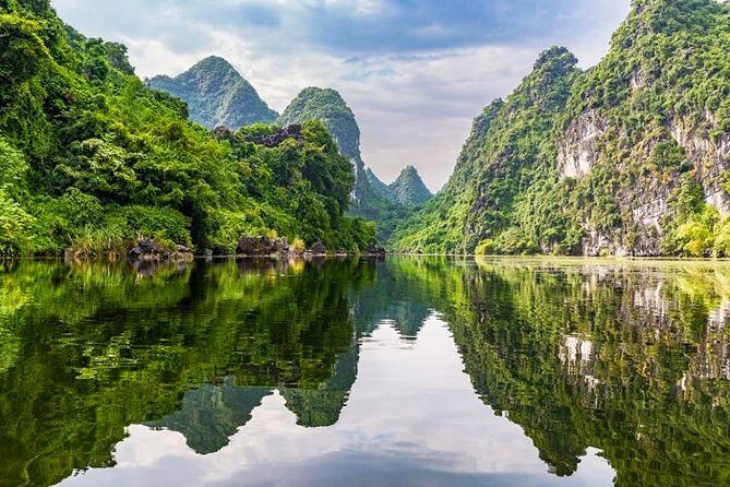 Hoa Lu - Trang An - Mua Cave Day Tour: Boat, Bike, Buffet Lunch - Who Should Book This Tour?