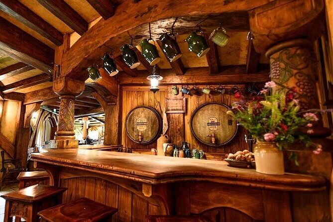 Hobbiton Movie Set and Waitomo Glow Worm Caves Tours Private SUV - Key Points