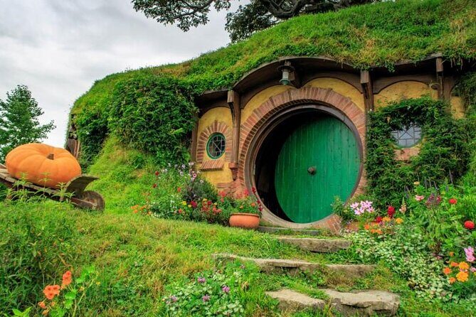 Hobbiton Movie Set Guided Tour small group from Auckland - An In-Depth Look at the Hobbiton Tour