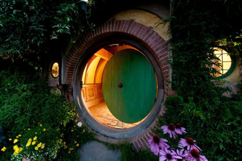 Hobbiton Movie Set & Rotorua Premium Day Tour from Auckland - The Full-Day Journey into Middle-earth and Maori Culture