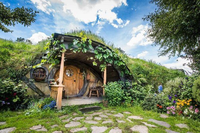 Hobbiton Movie Set Small Group Fully Guided Day Tour from Auckland - A Hands-On Look at the Hobbiton Movie Set Small Group Tour from Auckland