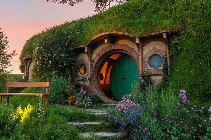 Hobbiton Movie Set Small Group Private Transfer from Auckland - An In-Depth Look at the Tour Itself
