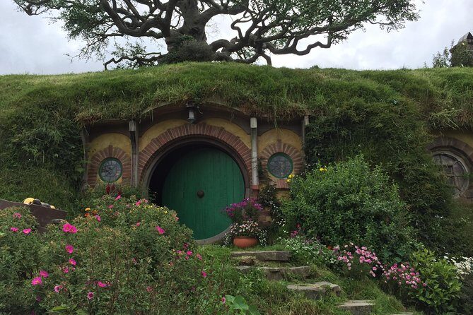 Hobbiton movie set tour and a lot more beautiful NZ sights - An Introduction to the Tour