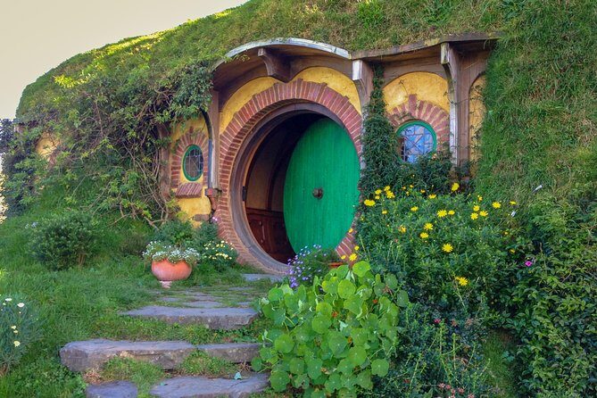 Hobbiton Movie Set Tour with lunch from Auckland - An Overview of the Hobbiton Movie Set Tour Experience