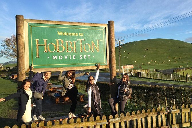 Hobbiton & Rotorua Small Group Day Tour inc Te Puia from Auckland - FAQ