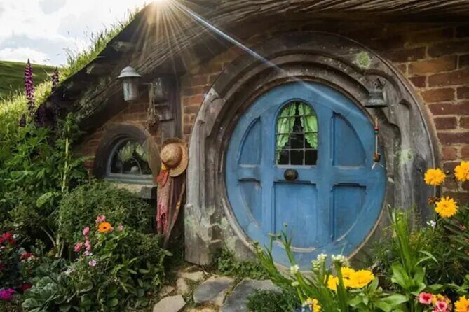 Hobbiton, Waitomo Caves, Blue Spring & Hamilton Garden Day trip - An In-Depth Look at the Tour Experience