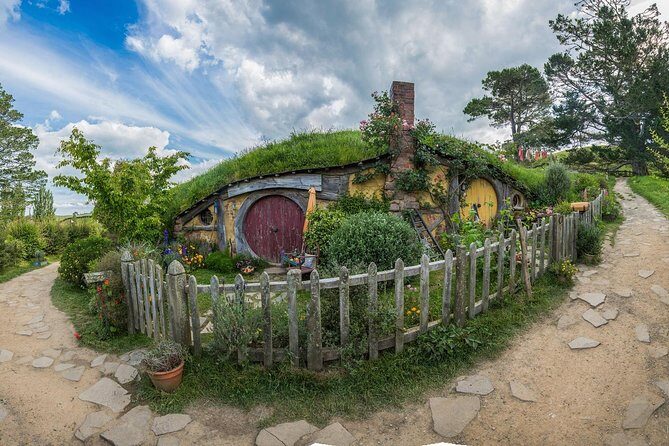 Hobbiton & Waitomo Caves Guided Day Trip from Auckland incl lunch - Return Journey: Scenic and Cultural Highlights