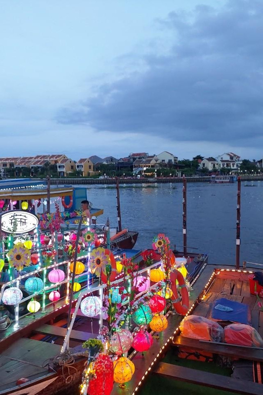 Hoi An Boat Lantern With Release Flower Hoai River At Night - The Authenticity and Value of This Experience