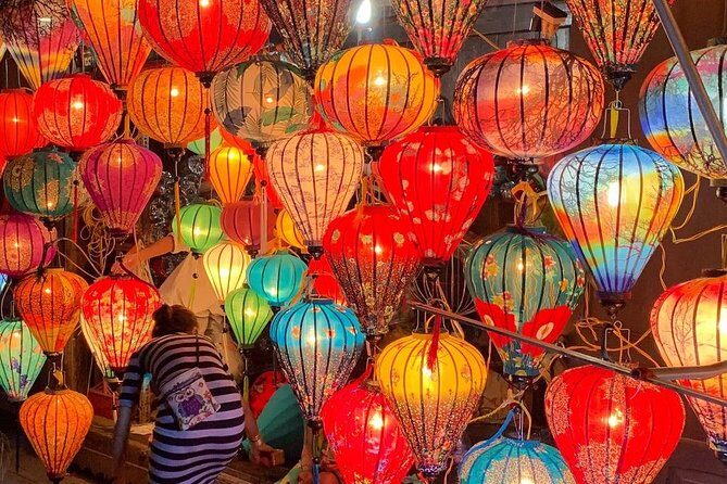Hoi an City Walking Tour with Cooking Class & Foot Massage with Authentic Lunch - Exploring Hoi An with a Guided Walk