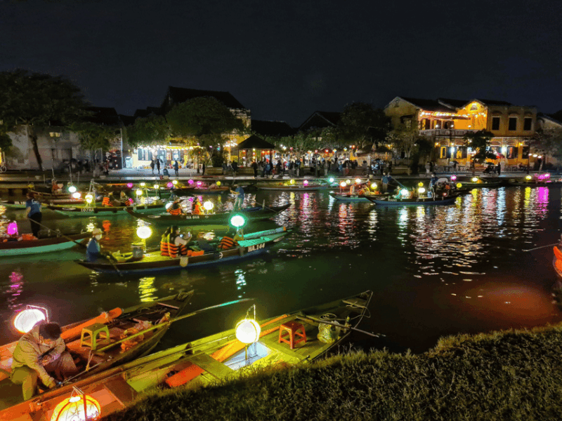 Hoi An: Hoai River Boat Ride & Lantern Release Experience - The Experience: What to Expect