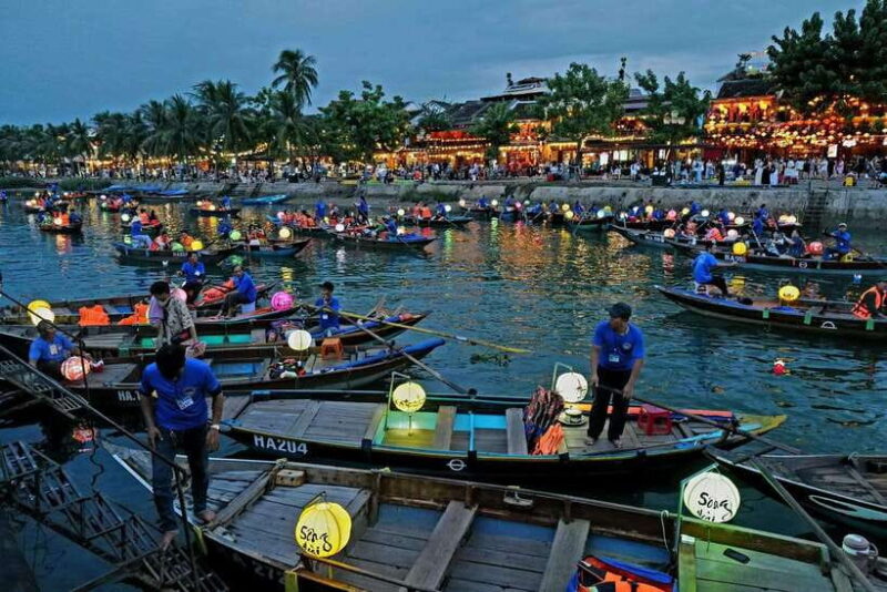 Hoi An: Hoai River Boat Trip by Night with Release Lantern - Practical Tips