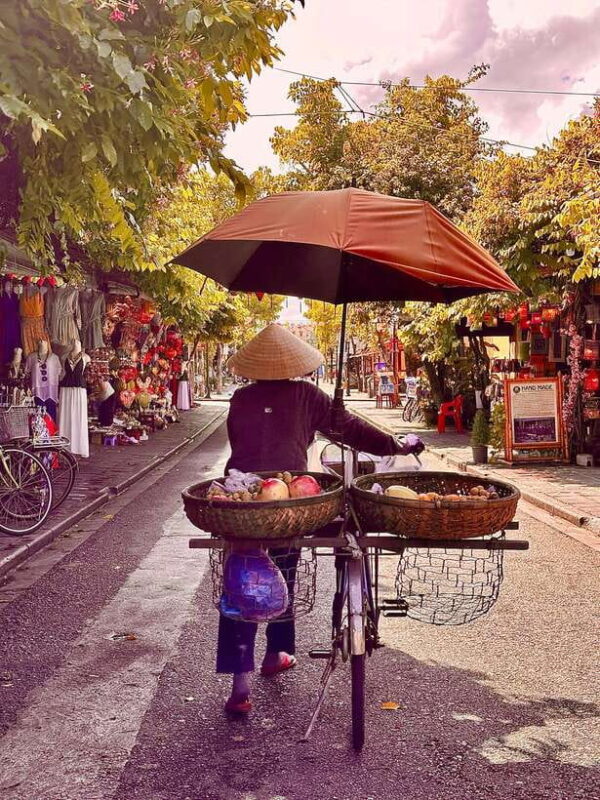 Hoi An: Lantern-Lit Streets, enjoy local food, and Boat Ride - Why This Tour Stands Out