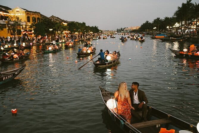Hoi An Lantern Photoshoot: Boat Ride, Lantern Shop & Release - Key Points